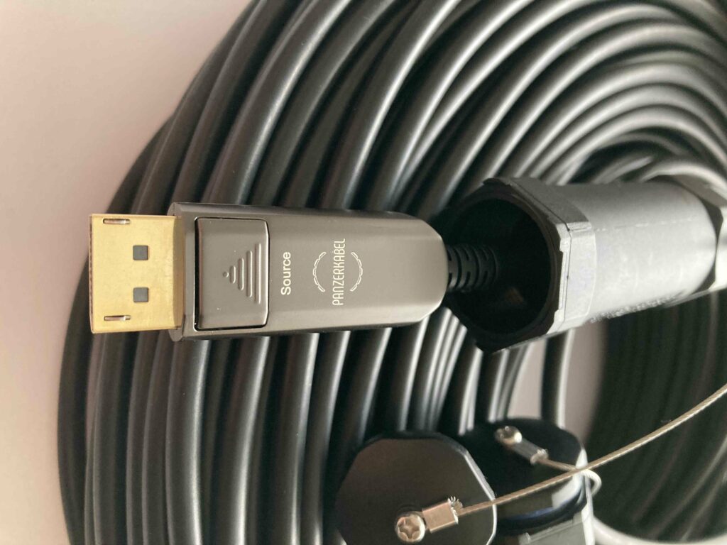 DisplayPort cable 8K 60Hz armored 50m with connector protection ...